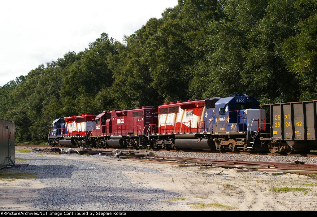 FGAR 6300 HLCX 3865 FGAR 7156 WAITING TO GO TO WORK